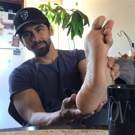 Thsefeet415 On Instagram Its Ok If You Wanna Smell Or Taste 😃👃🏼👅👣👣malefeet Gayfeetfetish