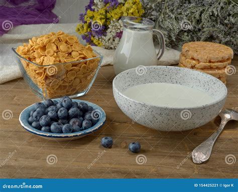 Palillos De BreakfastCorn Y Cereal Con Leche Frambuesas Y Ar Ndanos