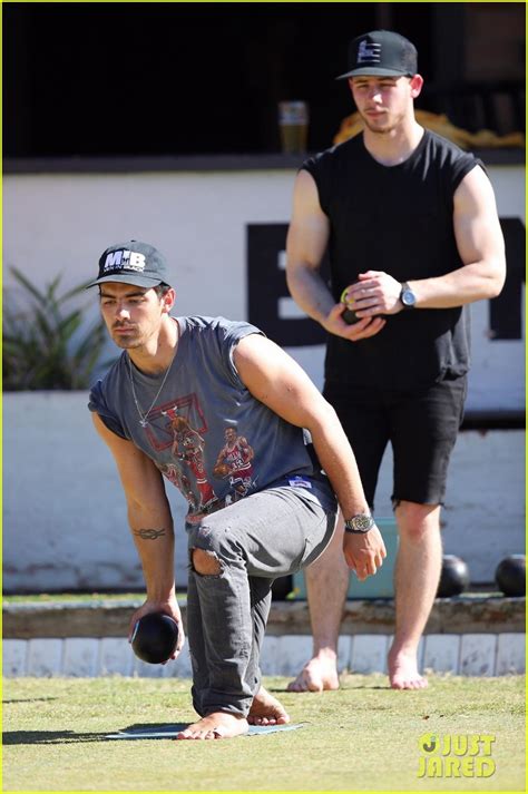 Nick Jonas Shows Off Massive Biceps In Australia Photo 1143093