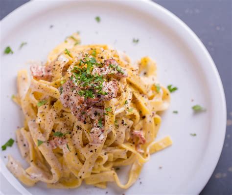 Tagliatelle à la carbonara aux herbes délicieuse recette