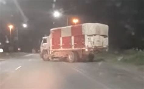 Relatos Salvajes en Córdoba un camión embistió a un auto tras una