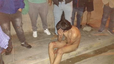 Vecinos retienen desnudan y golpean a ladrón de celular en Chilca 7 Días