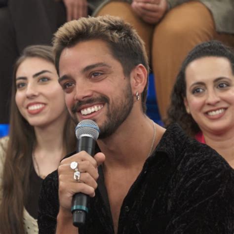 Rodrigo Simas fala sobre bissexualidade e dá dica Cada um tem o seu