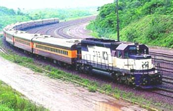 Trem De Passageiros Da Companhia Vale Do Rio Doce Um Comboio De Muitas