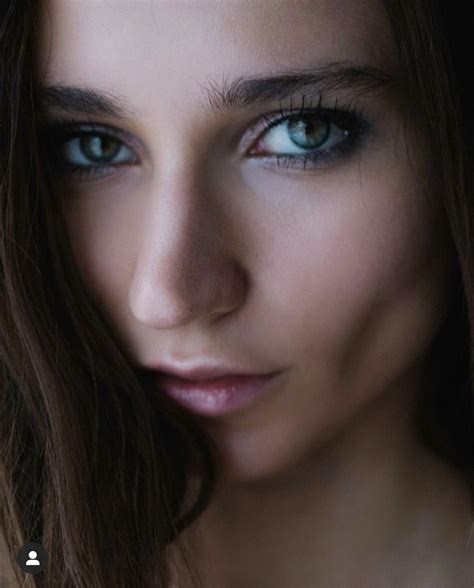 Models Belle Shoots