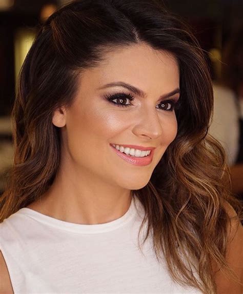 Depois do sucesso absoluto da maquiagem contorno facial agora é a