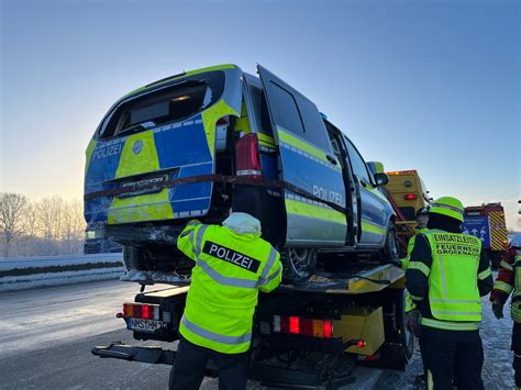 FW SE Streifenwagen Verunfallt Bei Einsatzfahrt Presseportal