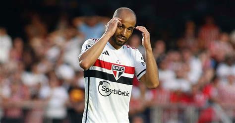 Lucas Moura no São Paulo onde estava jogando e qual foi seu desempenho