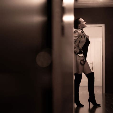 Domina Zürich Lady Maat Klassische Herrin Mistress Zürich