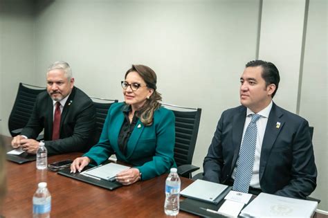 Presidenta de Honduras ya está en Nueva York donde disertará en la