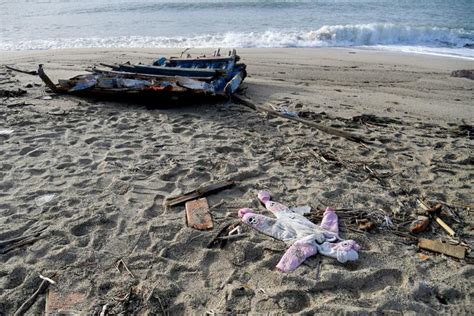 Naufragio Crotone Recuperati I Corpi Di Altri Due Bambini Le Vittime