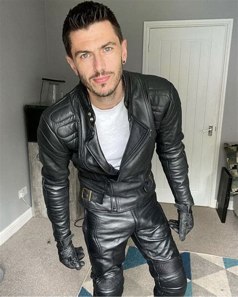 Pin på hot leather guys