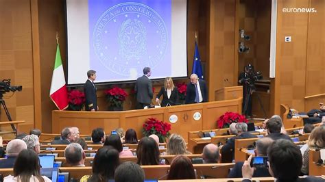 Il Senato dice sì alla fiducia sulla manovra Video Dailymotion