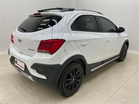 Chevrolet ONIX HATCH ACTIV 1 4 8V Flex 5P Aut Flex 4 portas câmbio