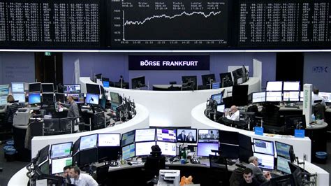 B Rse Dax Springt Wieder Ber Punkte Der Spiegel