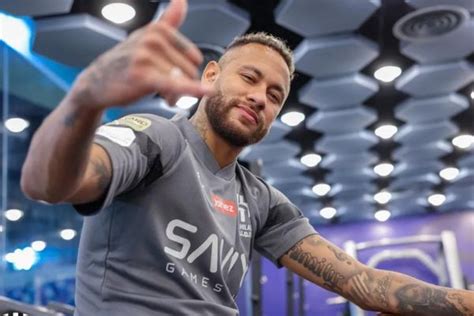 Neymar sofre lesão grave no joelho esquerdo e terá de ser submetido a