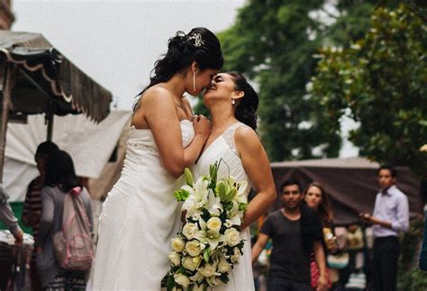 Juego De Lesbianas En Piscina Telegraph