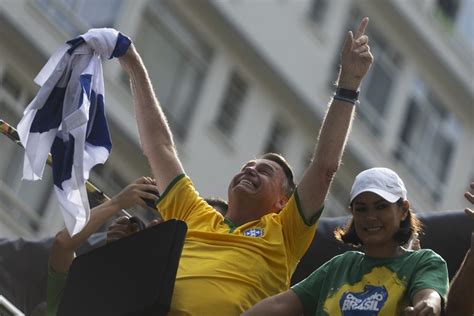 Bolsonaro pede anistia porque sabe que não escapa de condenação no STF