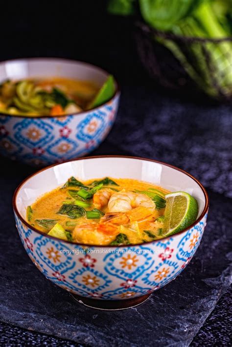 Zupa Tajska Z Krewetkami Noodles Serving Bowls Food And Drink Keto