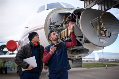 Devenir mécanicien aéronautique Métier formation salaire etc