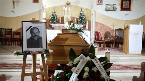 Ks Isakowicz Zaleski spoczął pod Krakowem Na pogrzebie politycy i