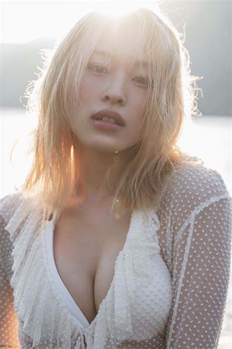 🍭 朝倉未来が発掘した話題の美女・美月、1st写真集発売決定！ 抜群のスタイルを活かして水着やルームウェアなどに挑戦【コメントあり】 Popnrollポップンロール