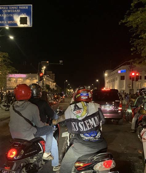 Mafia Ukraina On Twitter Ketemu Mas Mas Yg Habis Pulang Nonton PSS Di