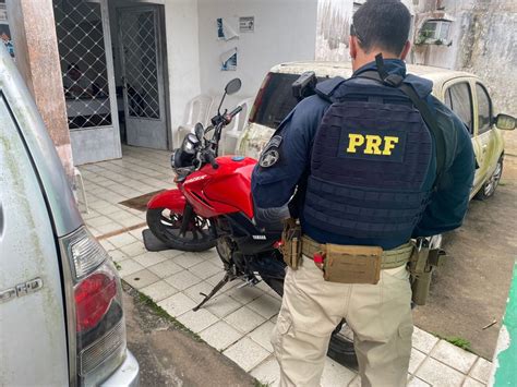 Motocicleta roubada em março do ano passado é recuperada pela PRF em