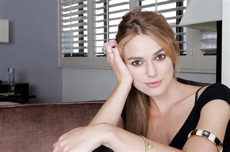 HD Wallpaper Actress Bare Shoulders Brunette Celebrity Keira
