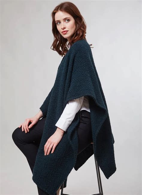 Ruana Cape Hunter Green Herringbone Blarney