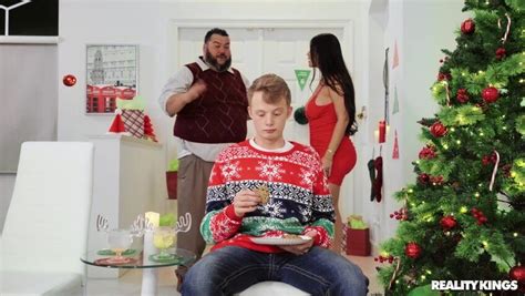 Miss Raquel Jimmy Saves Christmas