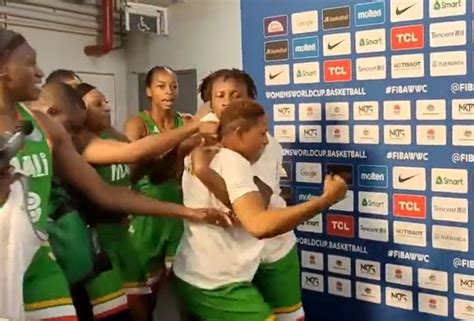 Bătaie ca în ringul de box la Campionatul Mondial de baschet feminin