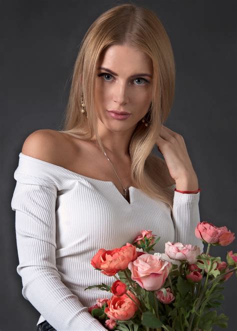 Mulher Flores Ramalhete Foto Gratuita No Pixabay Pixabay