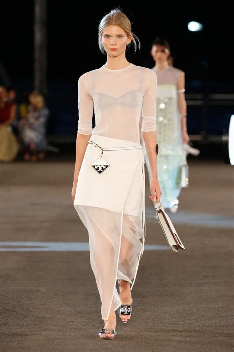 Transparencias extremas así se lleva el naked dress el vestido