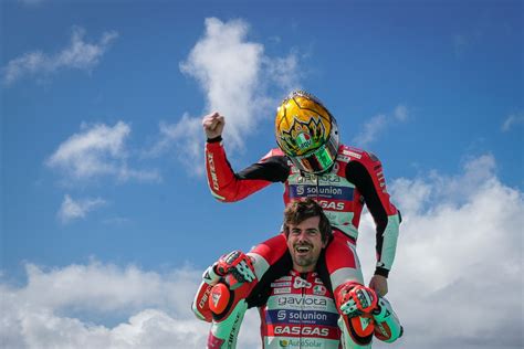 Izan Guevara se corona Campeón del Mundo de Moto3 Canariasenmoto