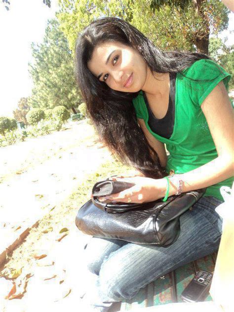 Cute Indian Girls Bra Cleavage Xxx Porn