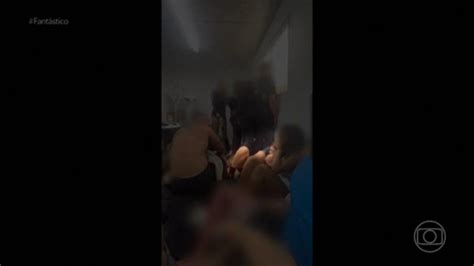 Imagem Mostra Bruna Valeanu Morta Em Rave Pelo Hamas Encolhida Em