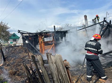 Local Un Puternic Incendiu A Mistuit Un Grajd Si Partial O Casa