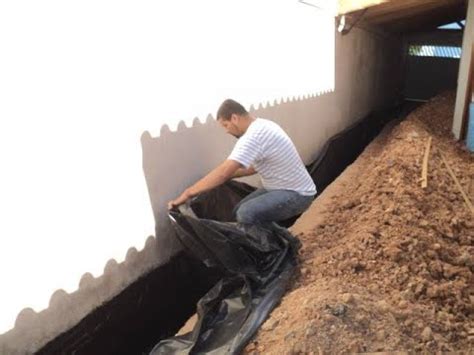 Infiltra O Em Muro De Divisa Onde O Terreno Mais Alto Prejudica O Mais