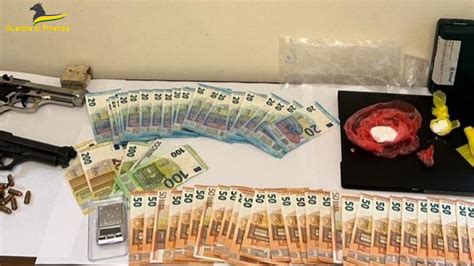 Caltanissetta Trovato In Possesso Di Armi E Droga Arrestato Un Pusher