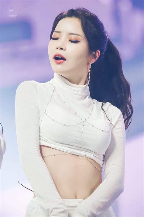 KIM YONGSUN Solar Mamamoo Mamamoo Moonbyul
