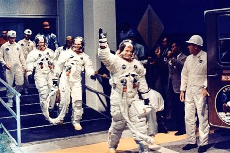 Premier pas de l homme sur le Lune le 21 juillet 1969 Cité des