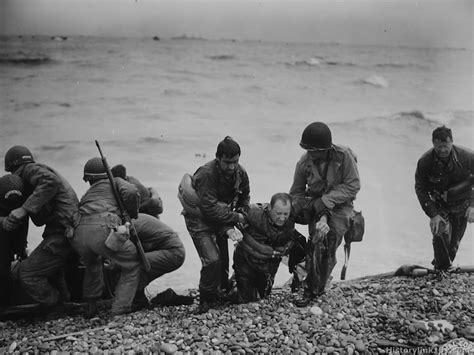 Lo Sbarco In Normandia D DAY Foto Di Robert Capa 1944