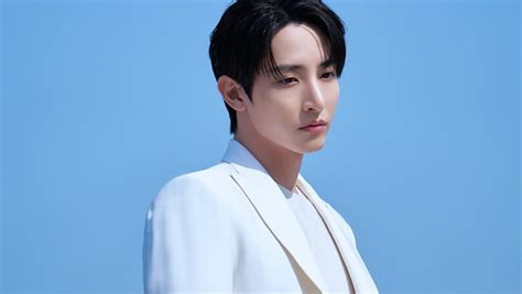 10 Foto Keren Lee Soo Hyuk Cha Joo Ik Di Drama Doom At Your Service