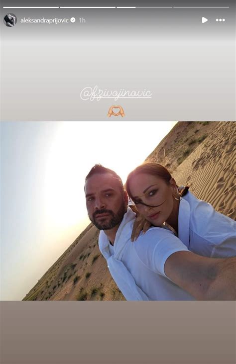 Aleksandra Prijović sa mužem i sinom uživa u pustinji Pevačica