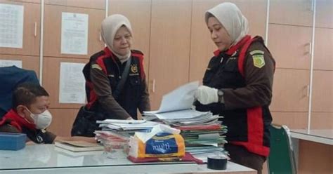 Geledah Kantor Lurah Caturtunggal Kejati DIY Sita Dokumen Bukti