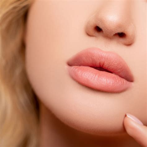 Injections d acide hyaluronique pour embellir les lèvres