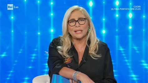 Mara Venier In Casa Ha Una Televisione Gigante Ti Abbronzi Quando La