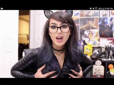 Sssniperwolf Holder Her Sexy Boobs Youtube