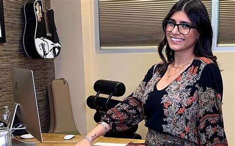Mia Khalifa Recauda Miles De D Lares Para Obras Ben Ficas Con Onlyfans
